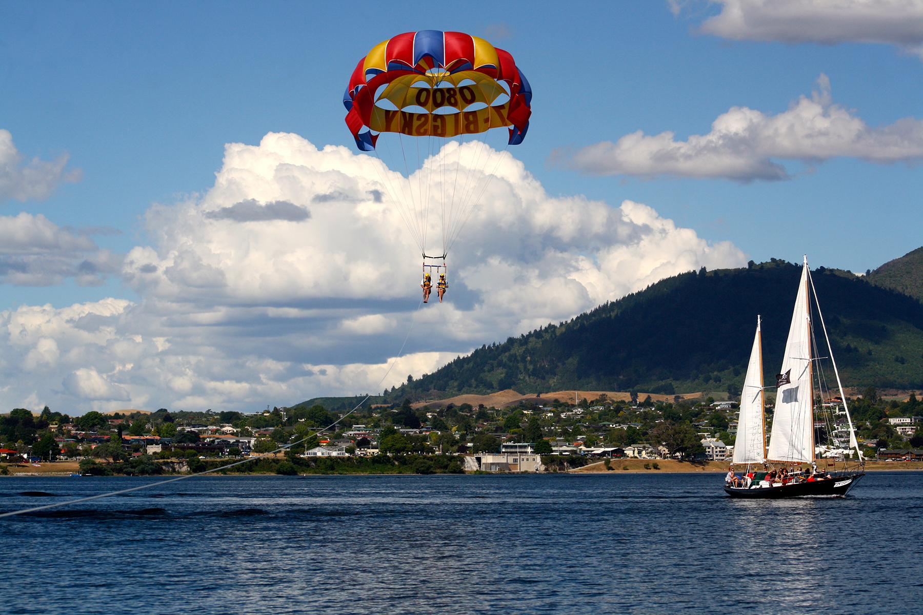 big-sky-parasailing-taupo-taupo-debretts